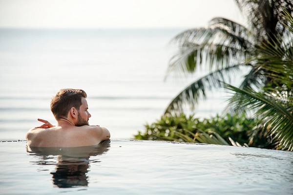 A man in the pool | Premium Photo - rawpixel