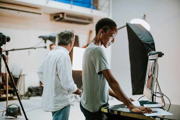 Artists working in a studio | Premium Photo - rawpixel