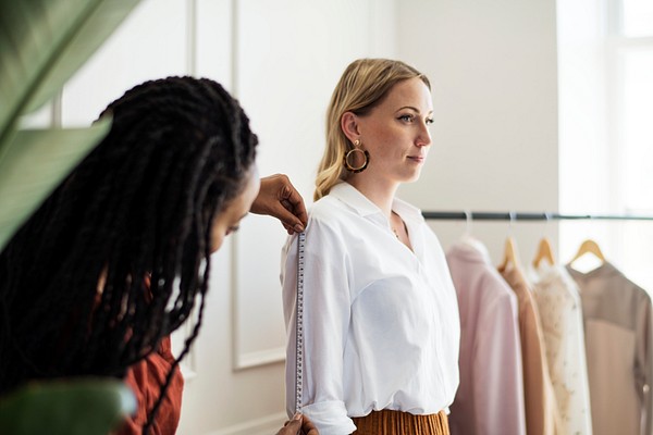 Young female designer boutique | Premium Photo - rawpixel