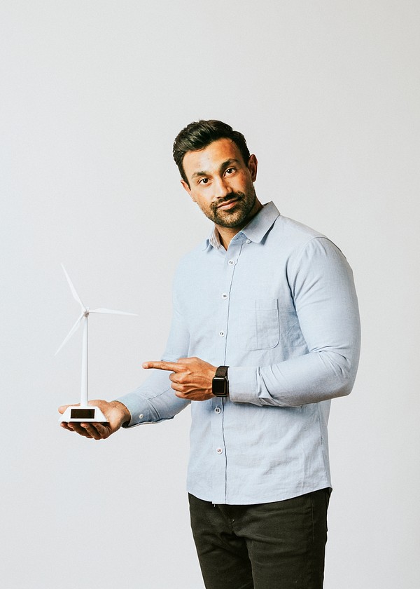 Eco-friendly engineer working solar panel | Premium Photo - rawpixel