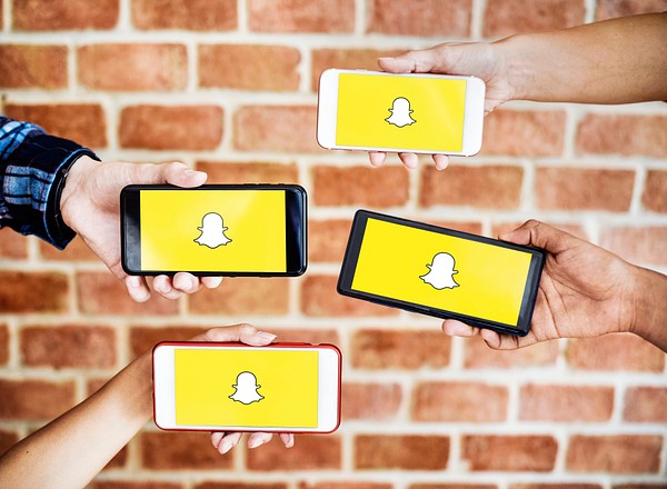 Group people using Snapchat. BANGKOK | Free Photo - rawpixel