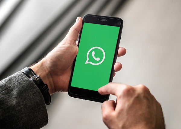 Businessman using Whatsapp application on mobile | Free Photo - rawpixel