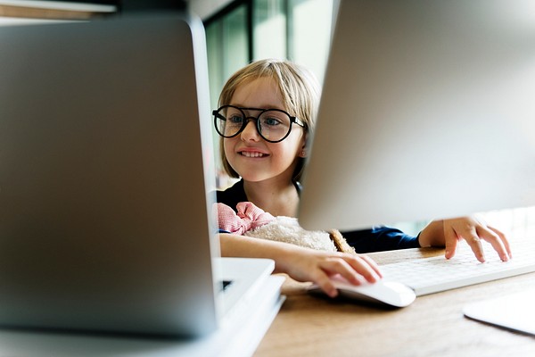 Girl Computer Technology Networking Connection | Free Photo - rawpixel