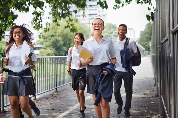 Students their way home school | Premium Photo - rawpixel