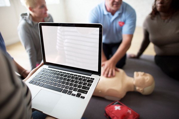 CPR First Aid Training Concept | Premium PSD - rawpixel