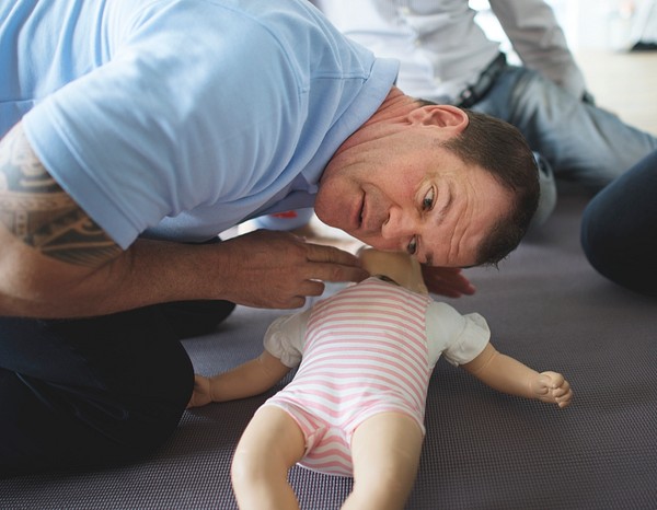 Baby CPR first aid training | Photo - rawpixel