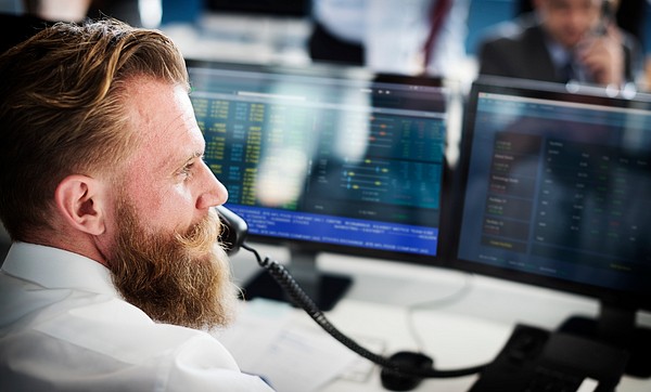 Online stock exchange team | Premium Photo - rawpixel