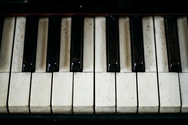 Closeup of piano keys | Premium Photo - rawpixel