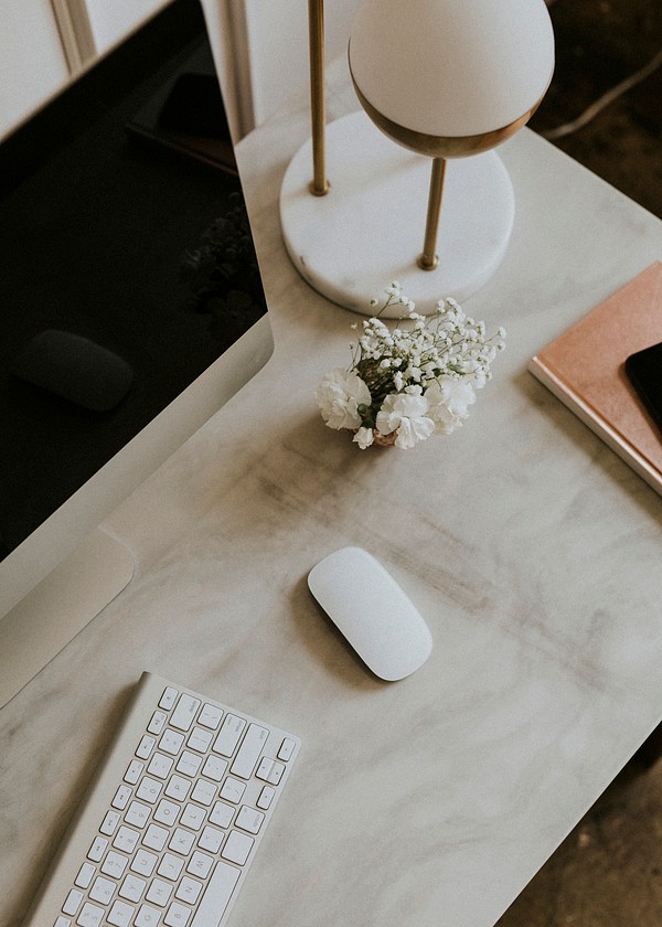 Computer on a marble table | Photo - rawpixel