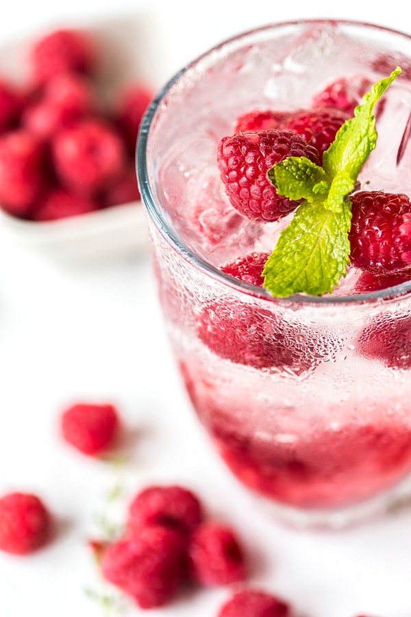 Raspberry mint infused water recipe | Premium Photo - rawpixel