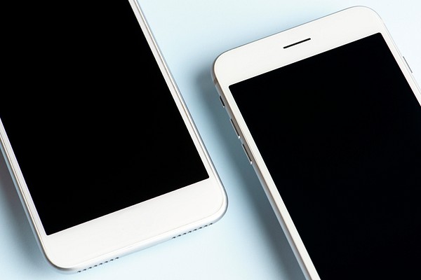 Premium mobile phone screen mockup | Premium PSD Mockup - rawpixel