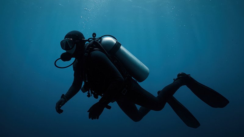 Hand drawn diving helmet isolated | Premium Photo Illustration - rawpixel