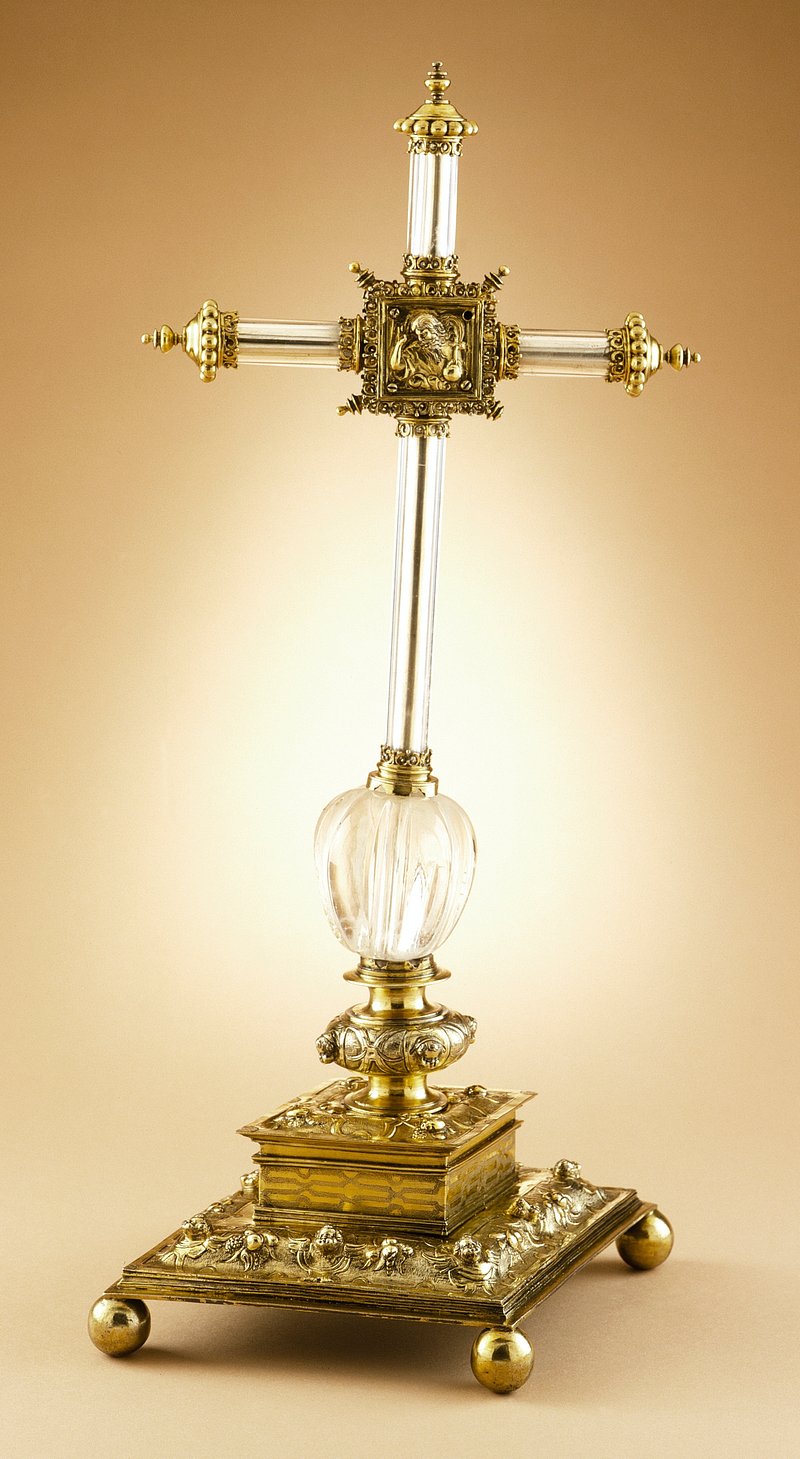 Altar Cross | Free Photo - rawpixel