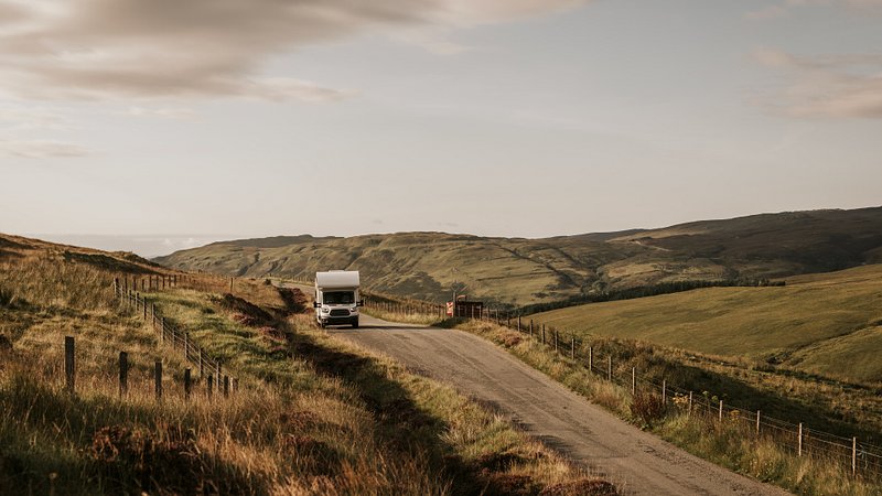 Wanderlust desktop wallpaper, roadtrip in the Scottish | Premium Photo ...
