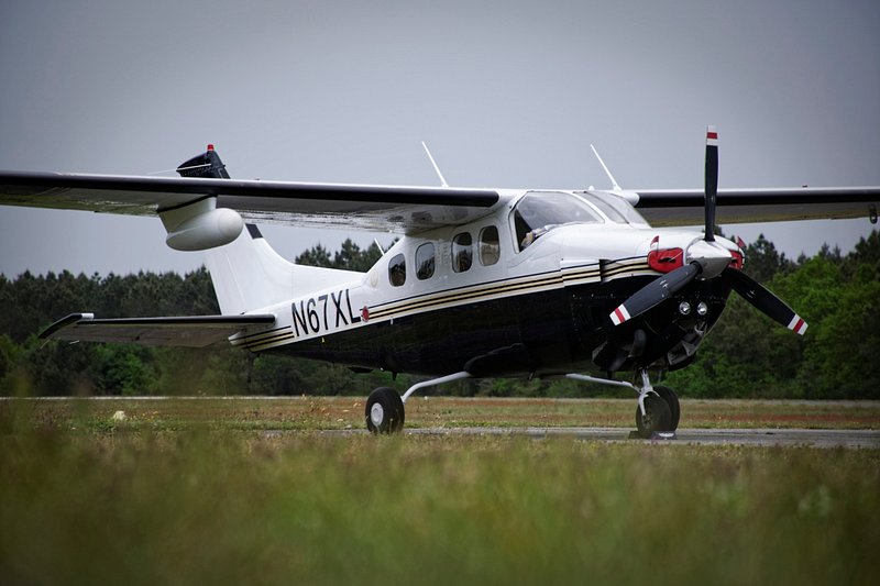 Cessna 210 Centurion | Free Photo - rawpixel