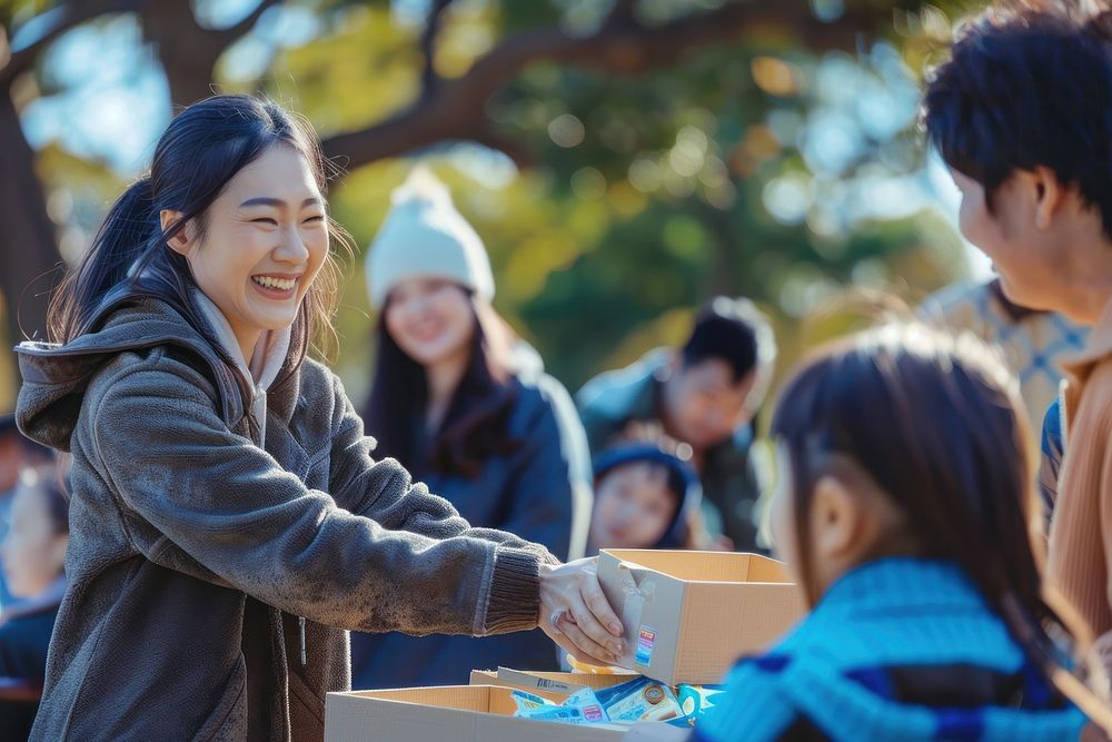 Preparing food boxes people woman | Free Photo - rawpixel