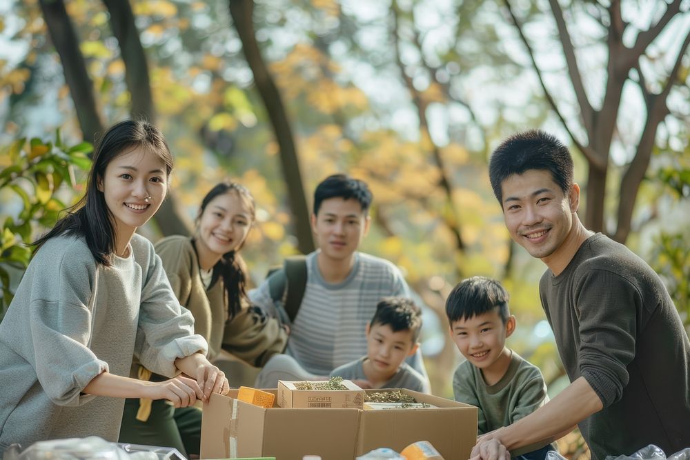 Preparing food boxes people family | Free Photo - rawpixel