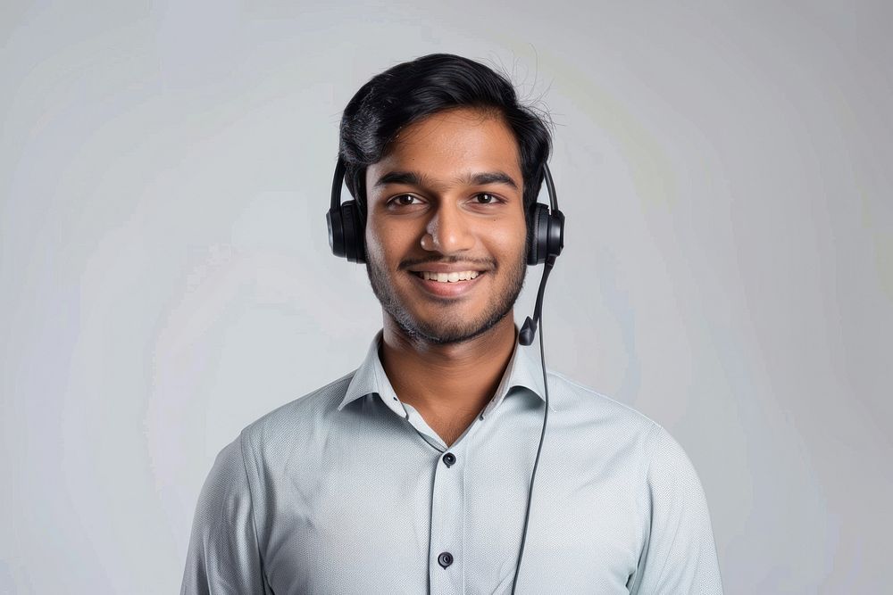 Smiling customer service representative | Free Photo - rawpixel