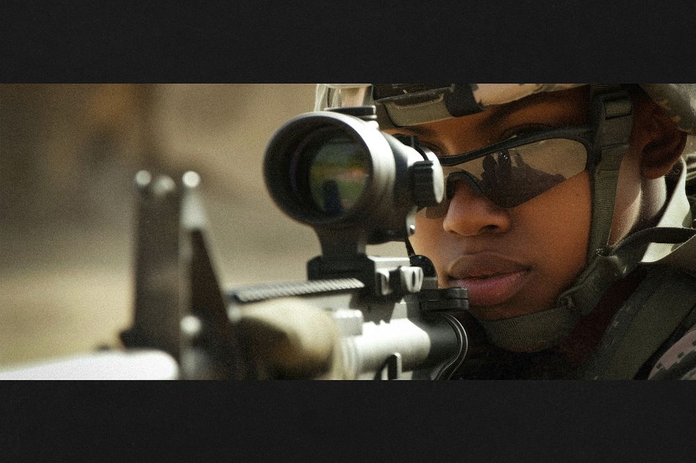 Focused soldier aiming rifle cinematic | Premium Photo - rawpixel