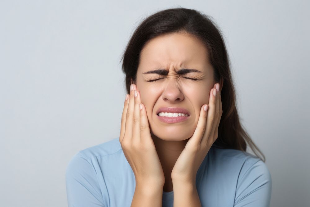 Woman experiencing severe toothache pain | Free Photo - rawpixel