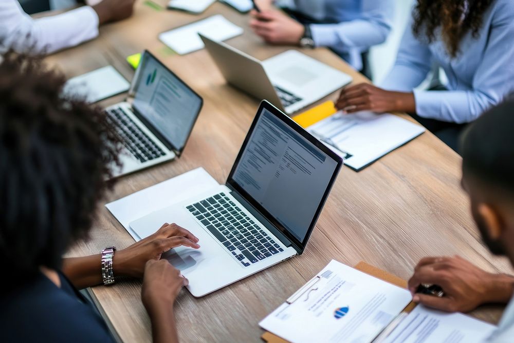 Small business meeting laptop professional | Free Photo - rawpixel