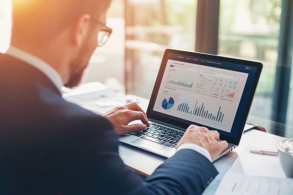 Businessman using laptop screen business | Free Photo - rawpixel