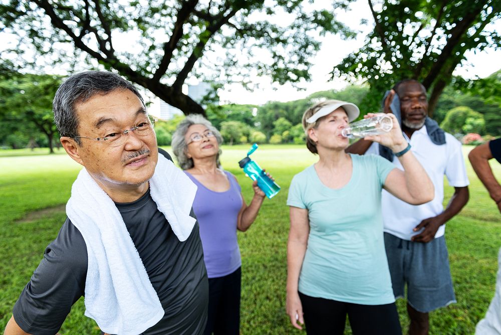 Group diverse seniors exercise park. | Premium Photo - rawpixel