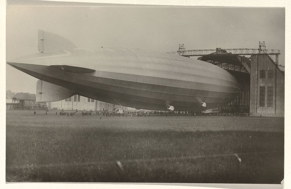De Amerika-zeppelin Z.R. III verlaat | Free Photo - rawpixel