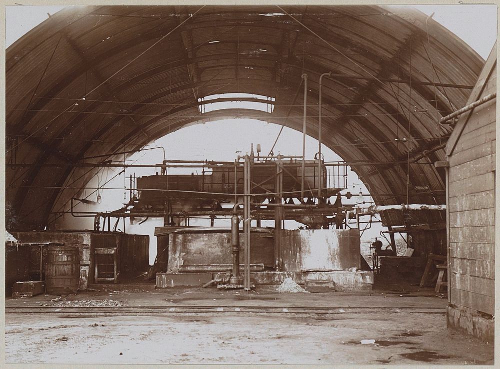 Interieur van een halfronde fabriekshal | Free Photo - rawpixel