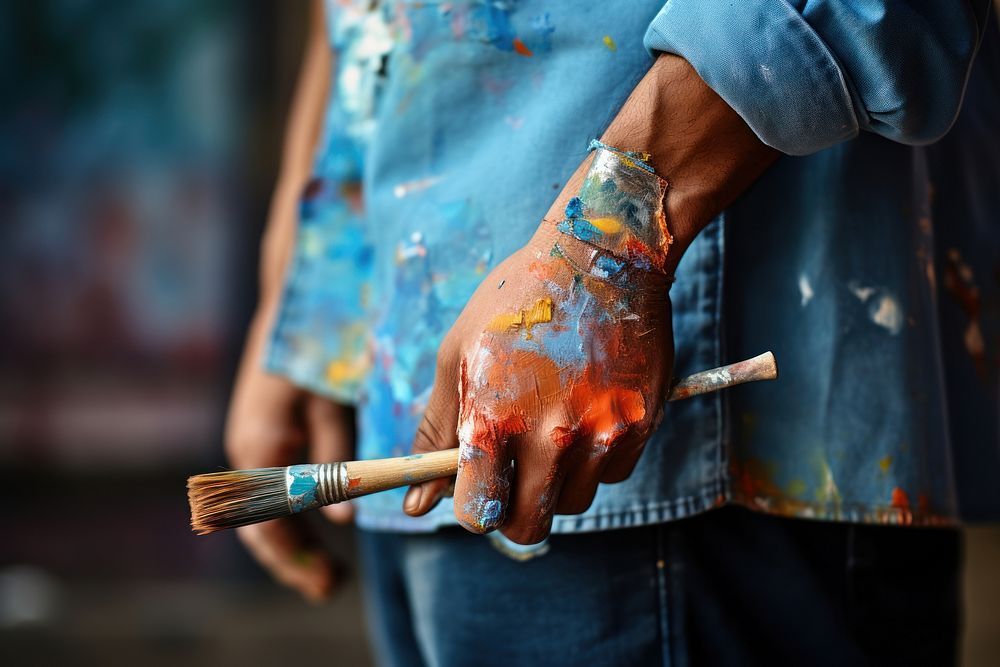 Hand holding paint brush paintbrush | Free Photo - rawpixel