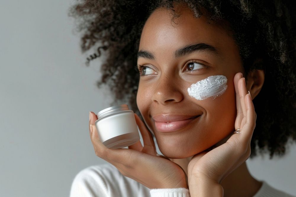 African american woman cosmetics portrait | Free Photo - rawpixel