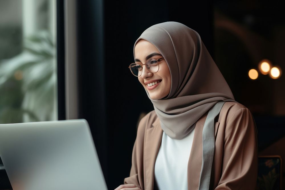 Muslim woman laptop computer hijab. | Free Photo - rawpixel