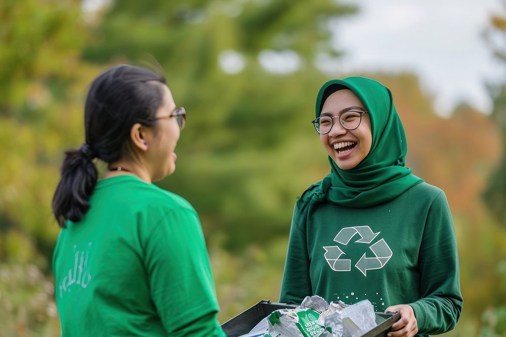 Muslim woman volunteer staff outdoors | Premium Photo - rawpixel