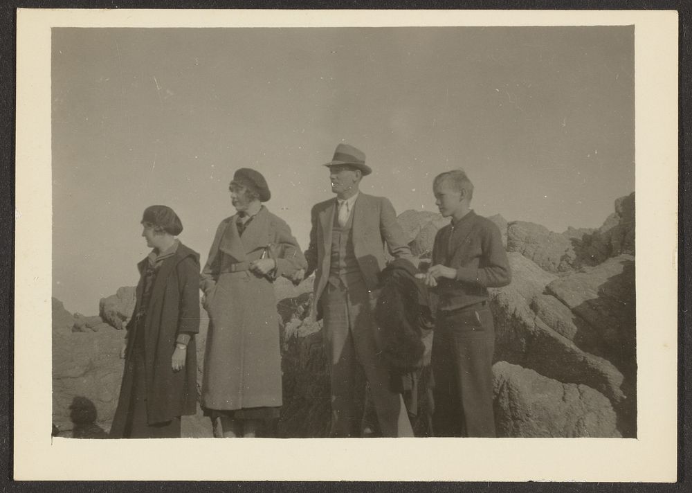 Fleckenstein Family Group Portrait Hike | Free Photo - rawpixel