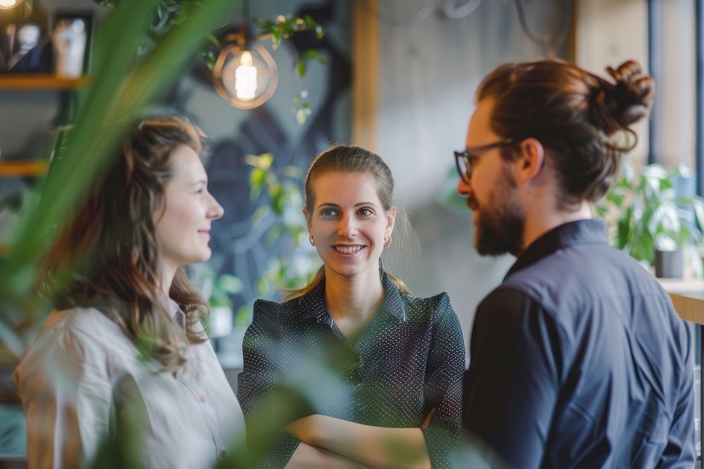 3 people talking adult entrepreneur | Premium Photo - rawpixel