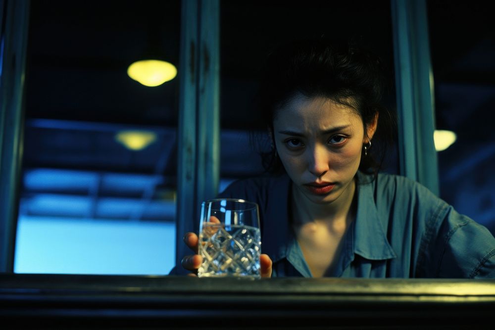 Young female crying bar photography | Free Photo - rawpixel