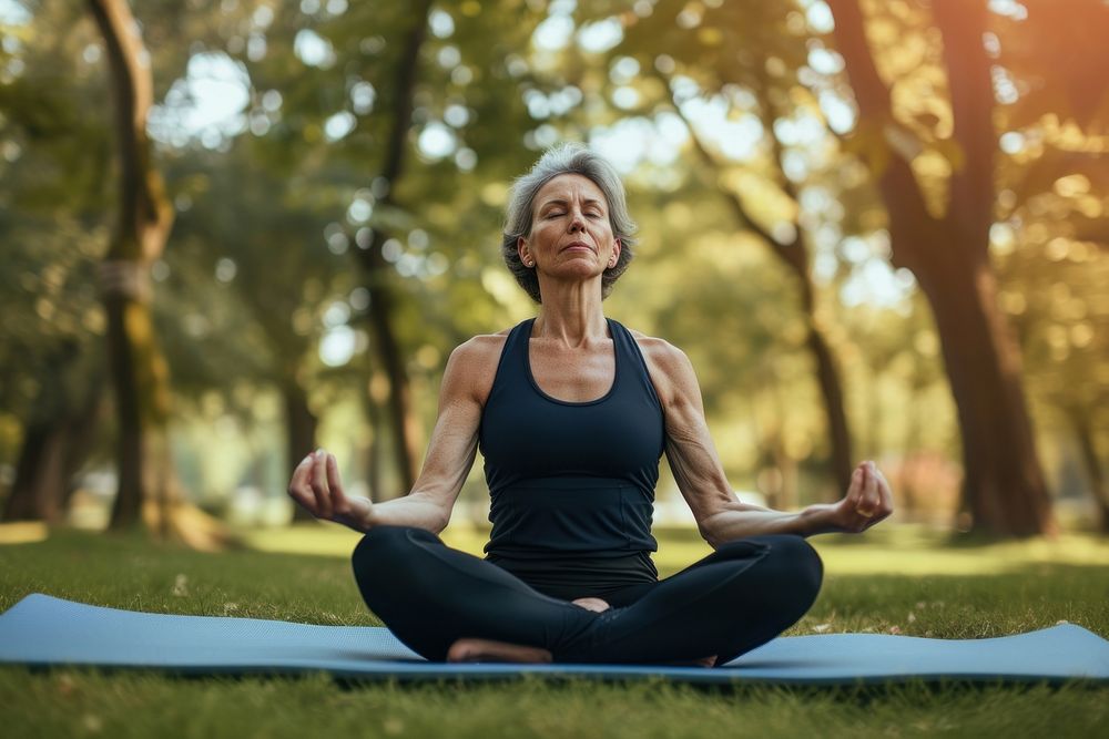 Woman sporty outfit relaxing sports | Premium Photo - rawpixel