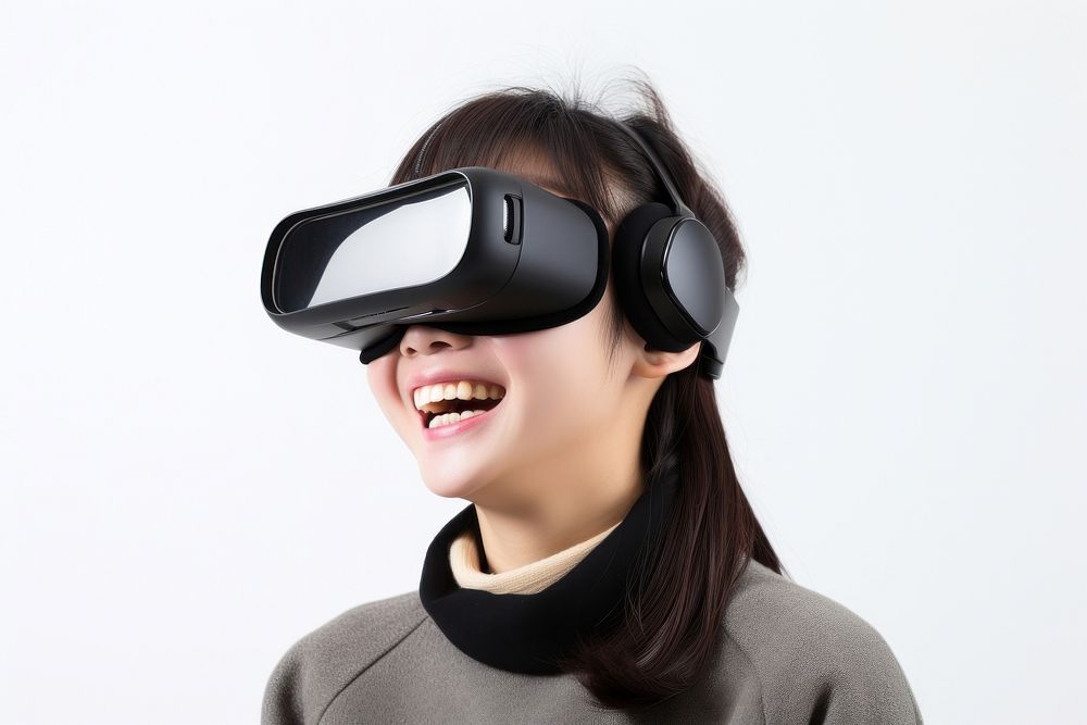 Korean girl using vr portrait | Free Photo - rawpixel