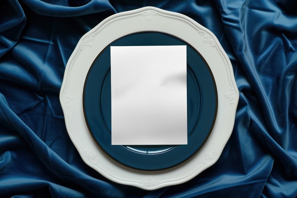 Menu card on plate | Premium Photo - rawpixel