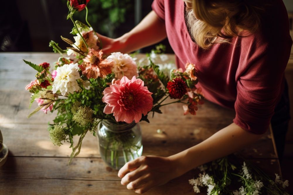 Woman arranging flowers vase plant | Premium Photo - rawpixel