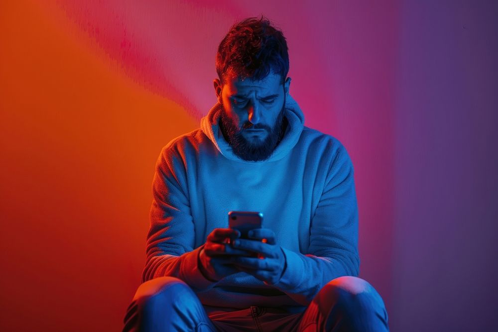 Sad man looking mobilephone screen | Premium Photo - rawpixel