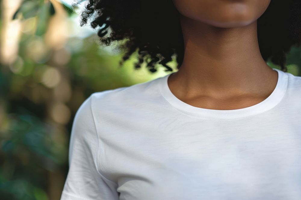 Black woman volunteer shoulder person | Premium Photo - rawpixel