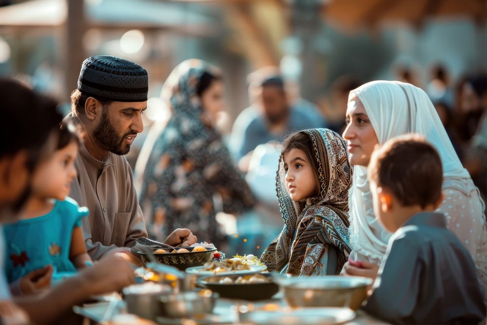 Middle east people interacting person | Free Photo - rawpixel