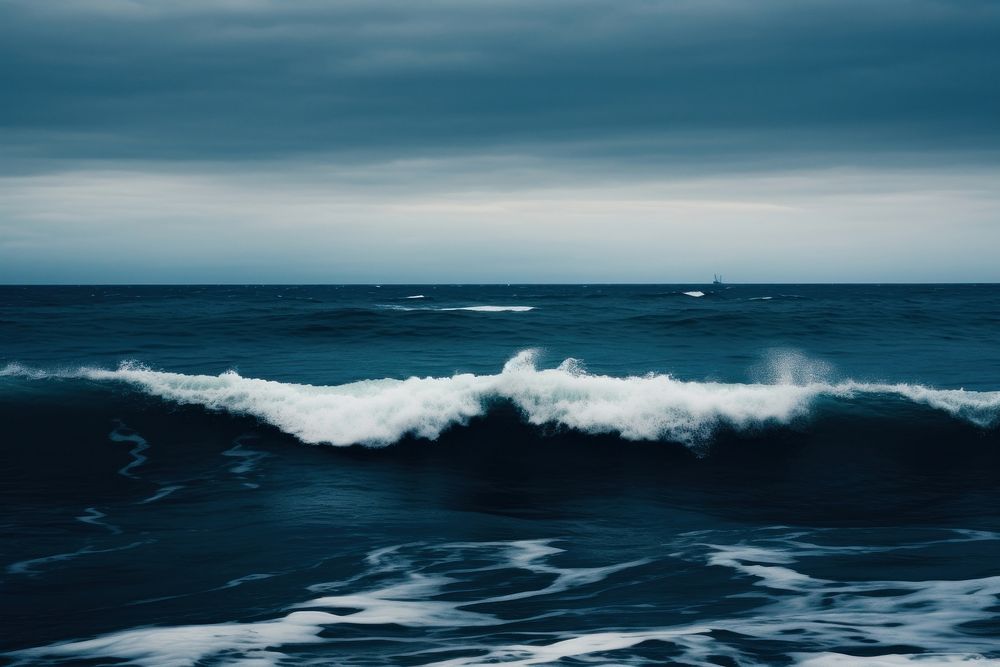 Photo sea riptide transportation outdoors | Free Photo - rawpixel