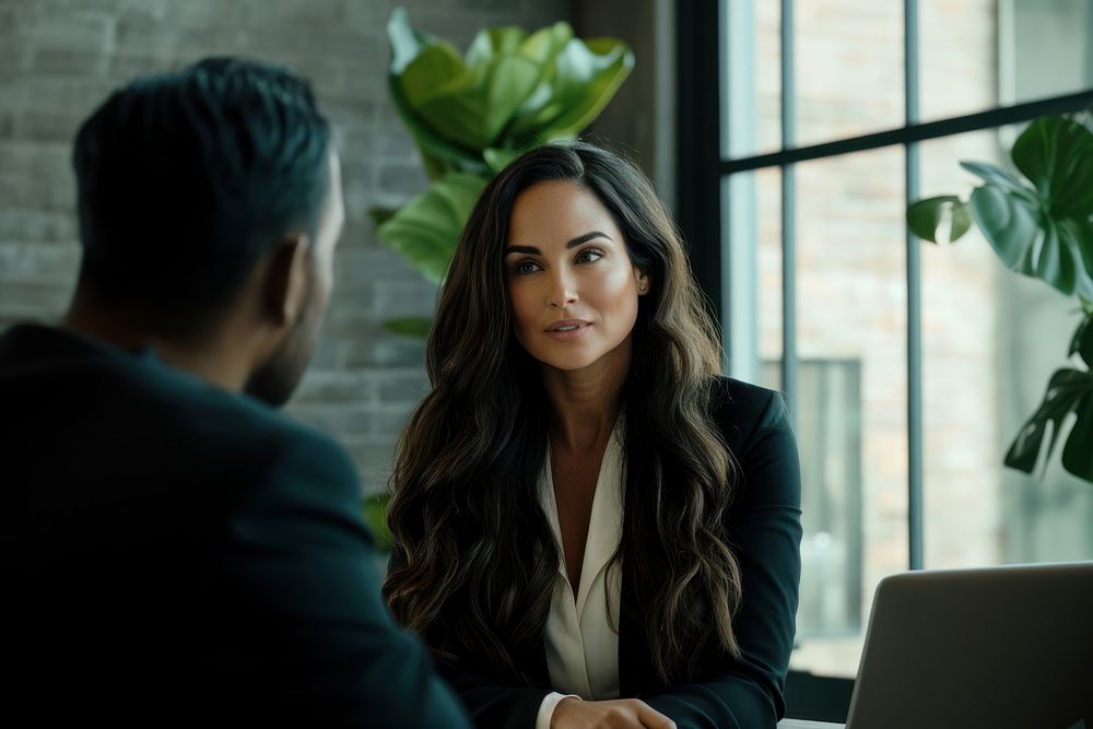 Hispanic businesswoman manager long wavy | Free Photo - rawpixel