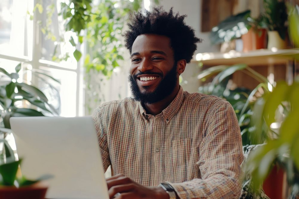 Smile male employee laptop work | Free Photo - rawpixel