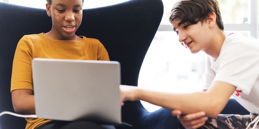 Two people collaborating laptop, focused | Premium Photo - rawpixel