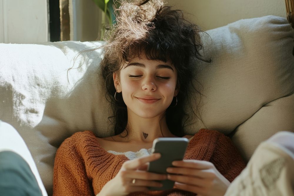 Smiling woman checking phone photo | Free Photo - rawpixel