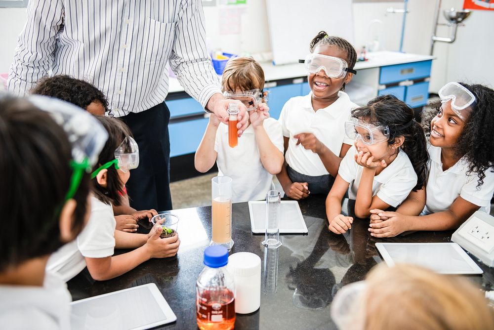 Diverse group children science class, | Free Photo - rawpixel
