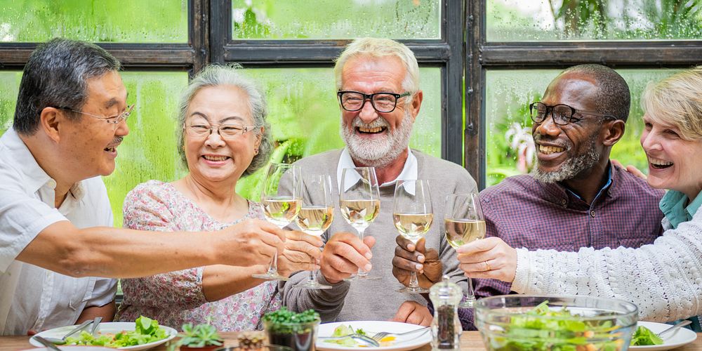 Group diverse seniors enjoying toast. | Free Photo - rawpixel